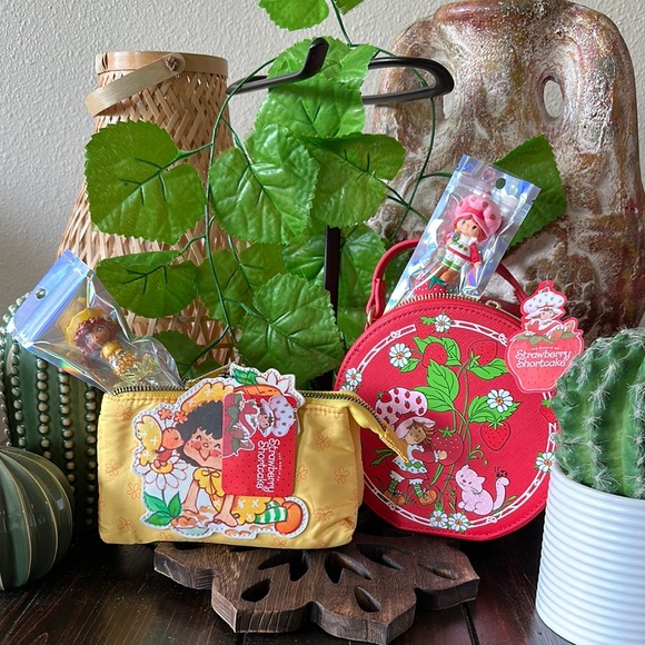 MAD Engine | Bags | Mad Engine The World Of Strawberry Shortcake Pouch ...